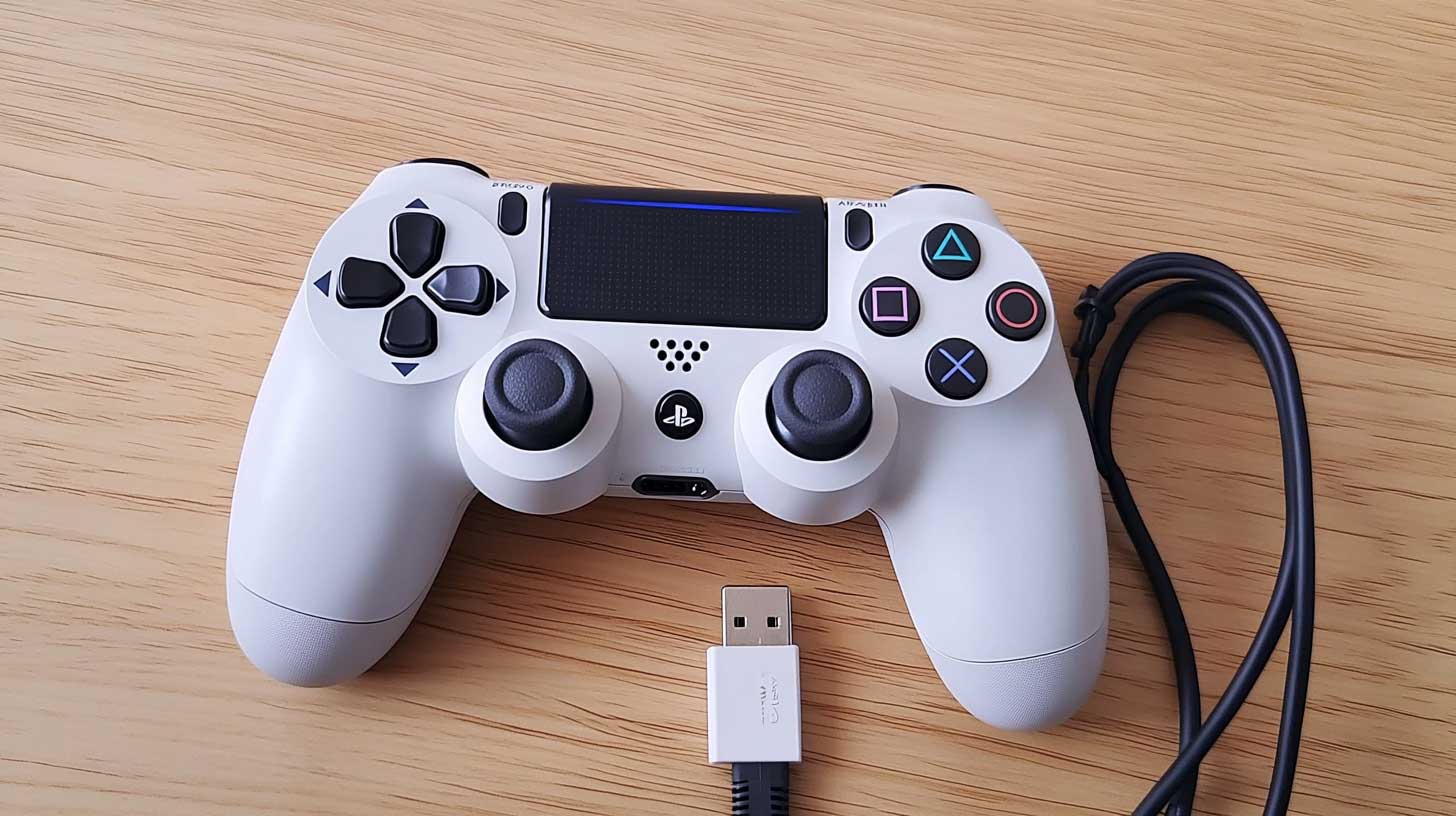 Quel câble manette PS4 pour jouer et recharger sans souci